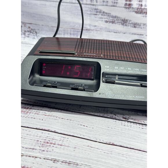 GE | Other | Vintage Ge Alarm Clock Radio Amfm 7462a With Battery Back ...